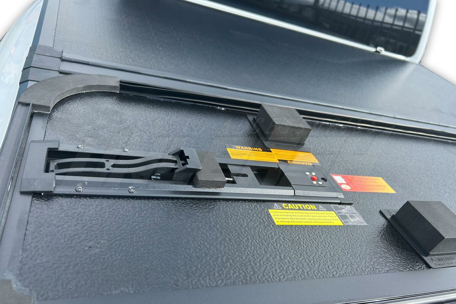 Hard Trifold Tonneau Cover for Mitsubishi Triton MR 2019-2023 - Unleash ...